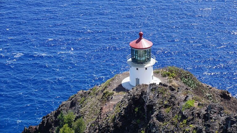 10 Most Famous Lighthouses - Artst