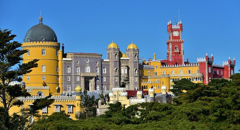 10 Most Famous Palaces in the World - Artst