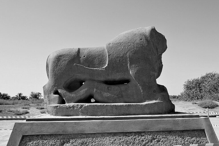 Lion Statues - 10 Most Famous - Artst